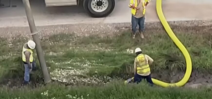 Massive Texas Highway Dime Spill Shuts Down Road After Truck Overturns ...